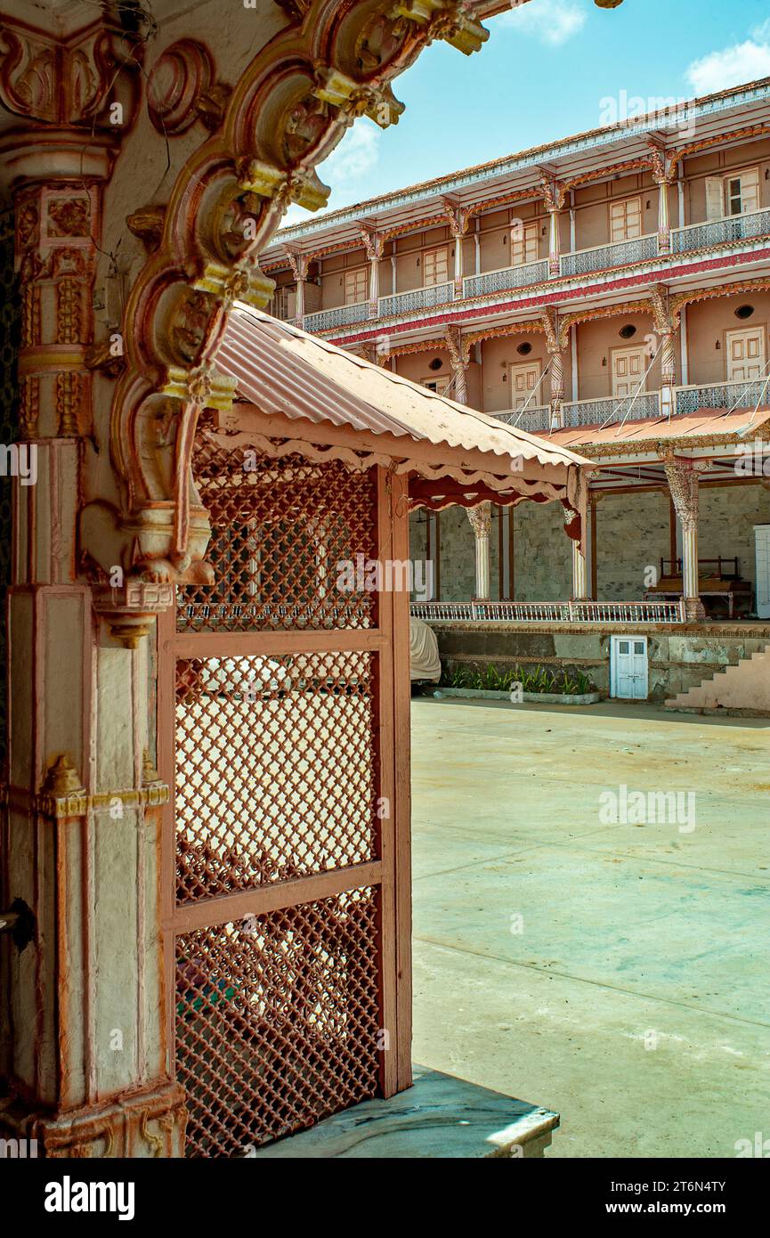 25 Jun 2012 Vintage Traditional Design of Old Shree Swaminarayan Mandir ...
