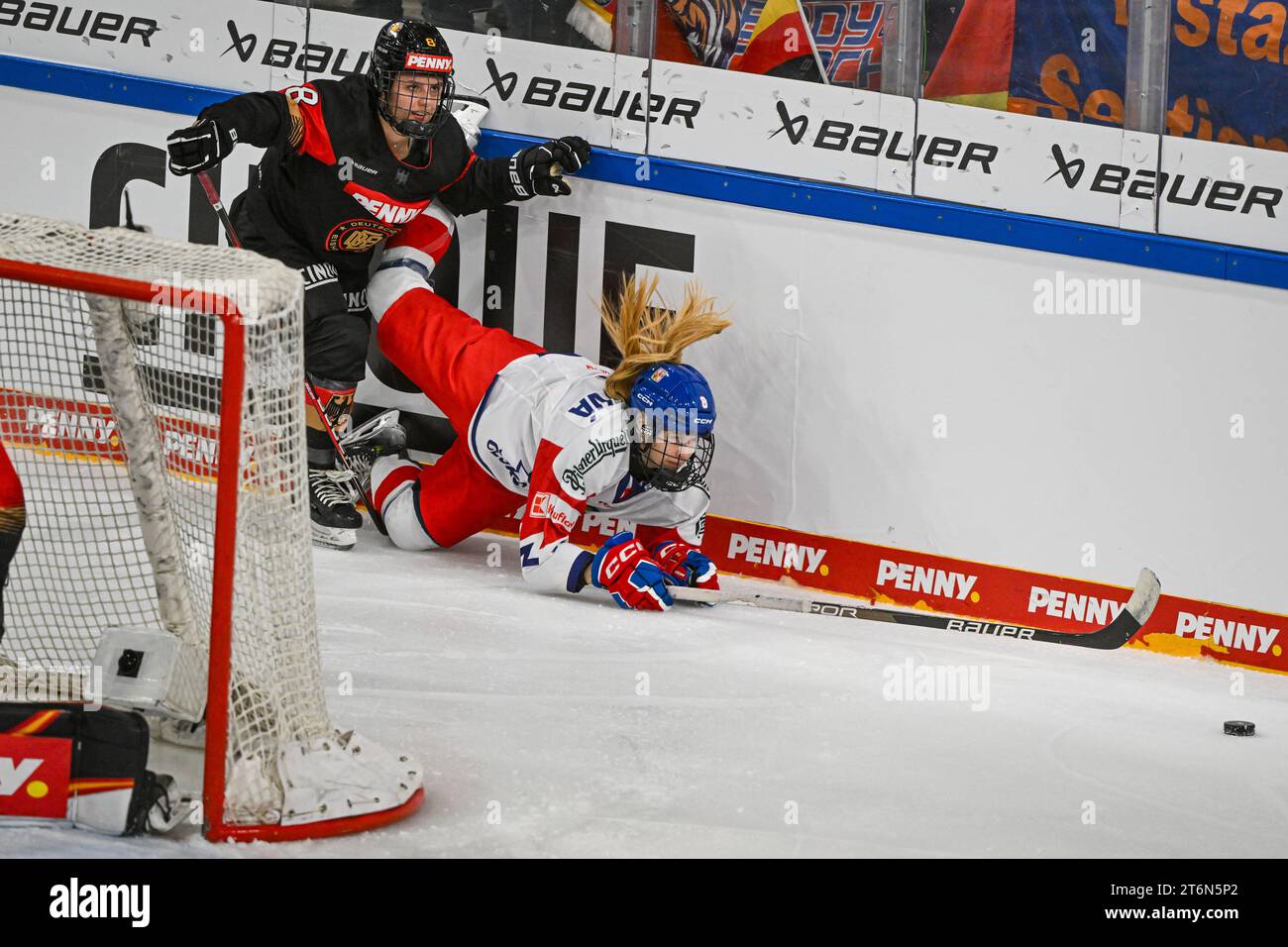 11 November 2023, Bavaria, Landshut: Ice hockey, women: Germany Cup ...