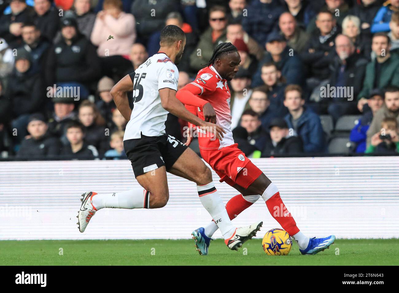 Devante Cole #44 of Barnsley breaks with the ball followed by Curtis ...