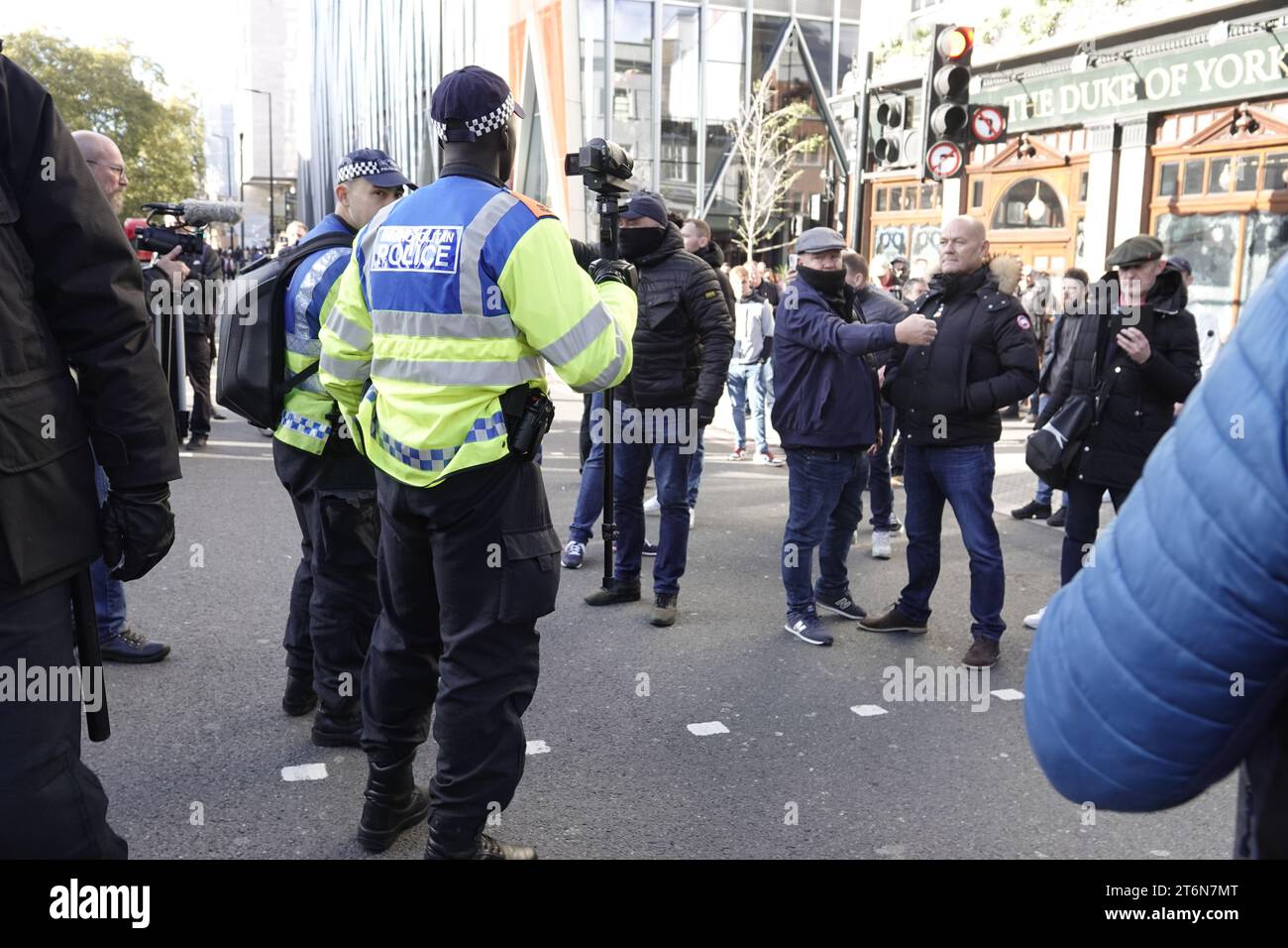 Victoria, South West London, UK. 11th November, 2023 The Met police are ...