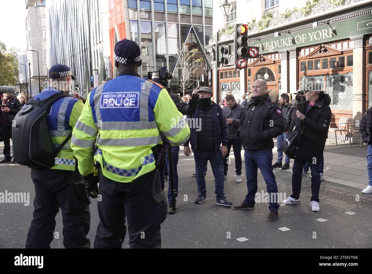 Victoria, South West London, UK. 11th November, 2023 The Met police are ...