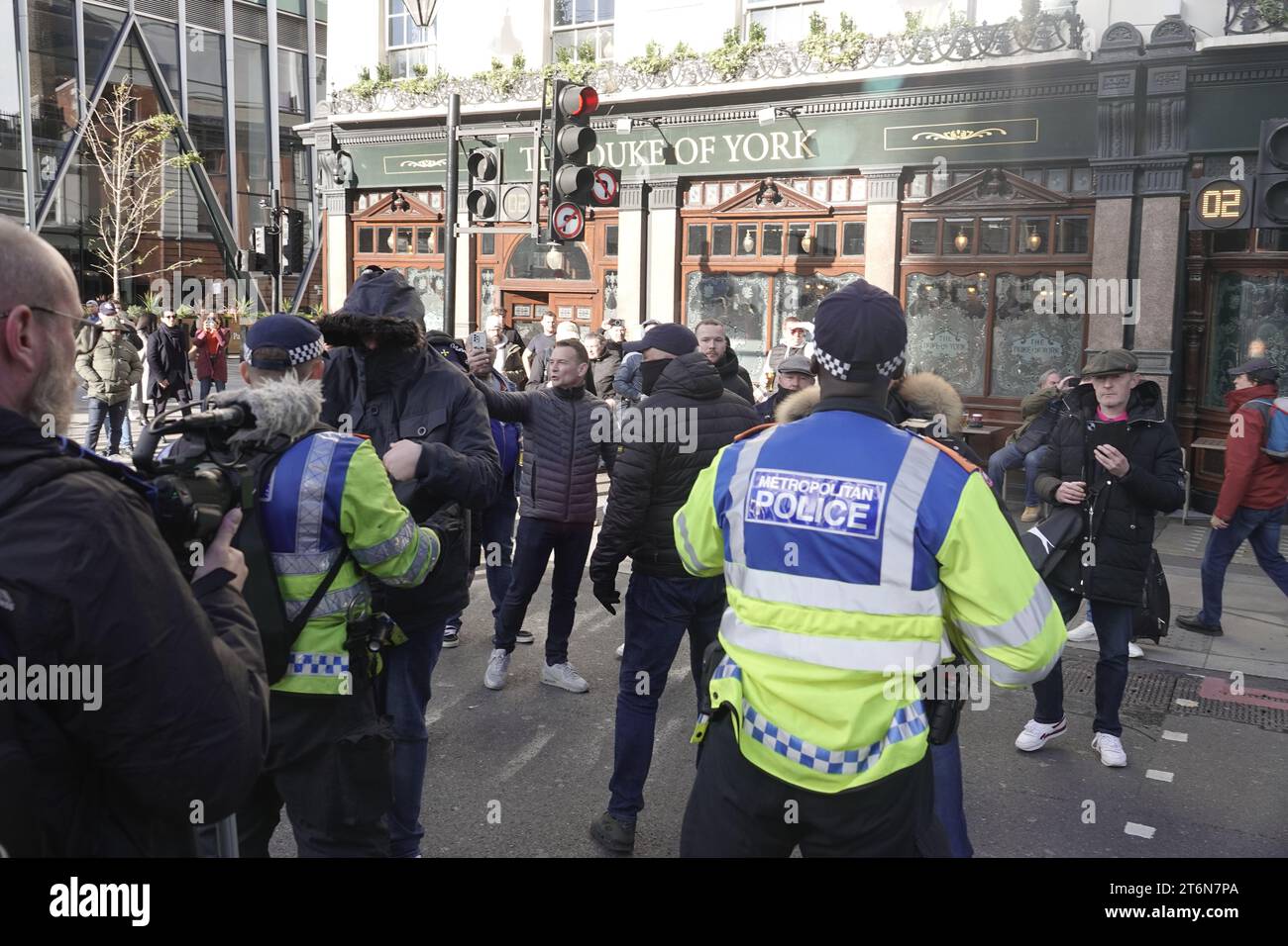 Victoria, South West London, UK. 11th November, 2023 The Met police are ...