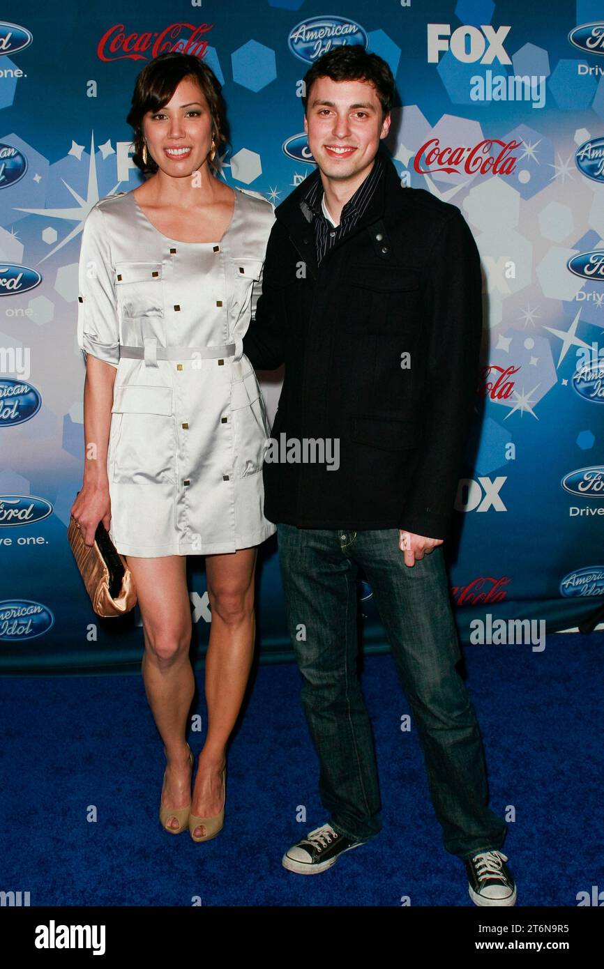 Michaela conlin and john francis daley hi-res stock photography and ...