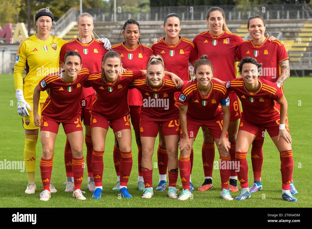 AS Roma players pose for a team photo during the Women Serie A 2023/ ...