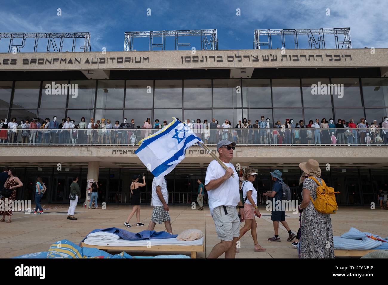 Plus sizes hi-res stock photography and images - Alamy