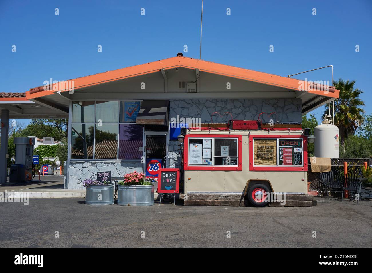 76 gas station hi-res stock photography and images - Alamy