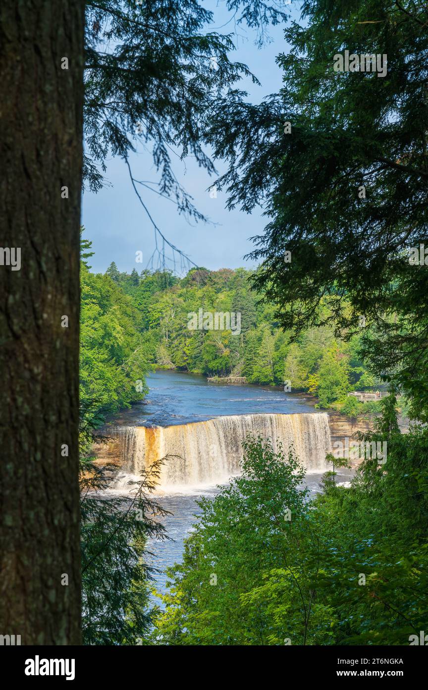 Magnificent Upper Tahquamenon falls in the Upper Peninsula of Michigan ...