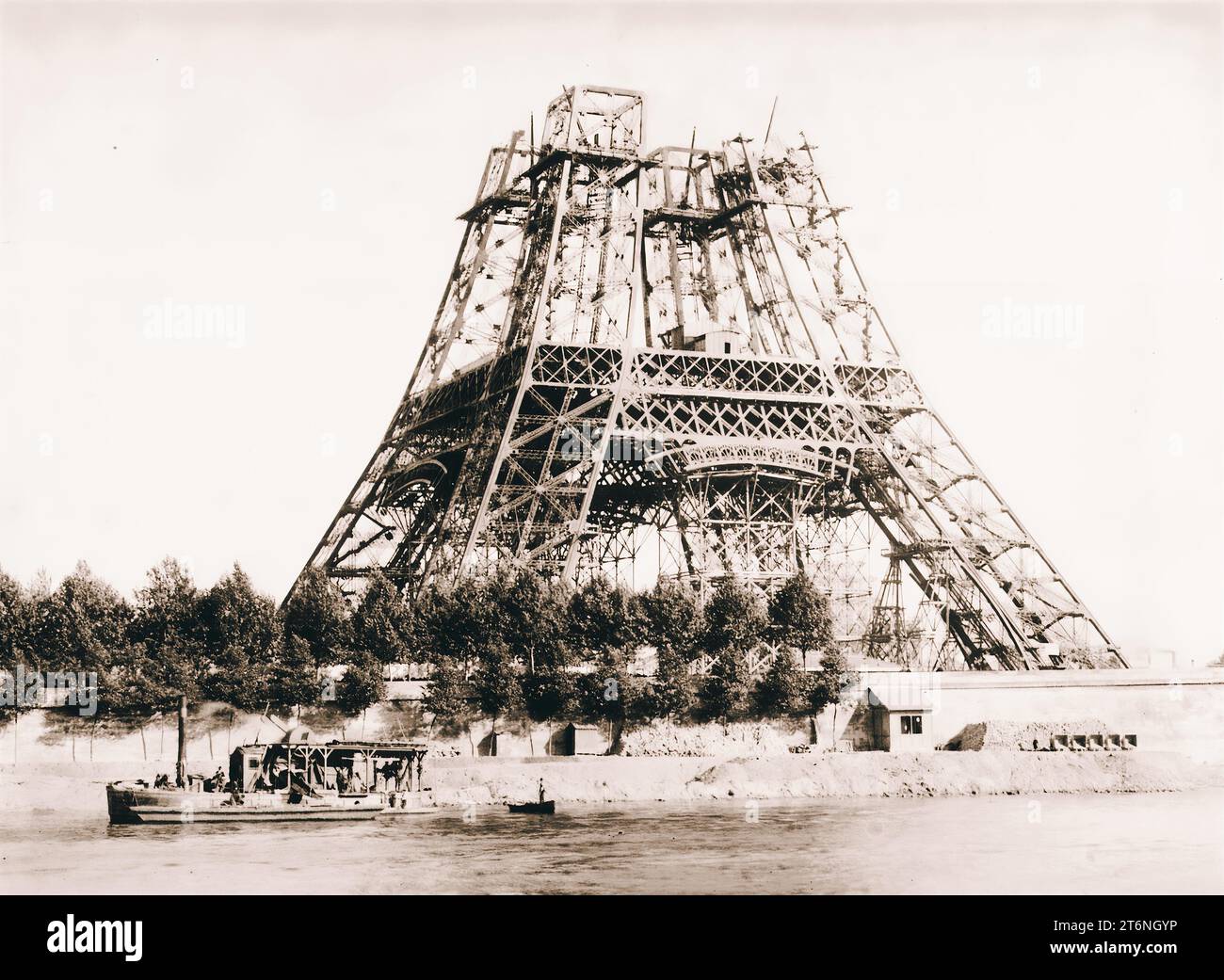 Eiffel tower construction hi-res stock photography and images - Alamy