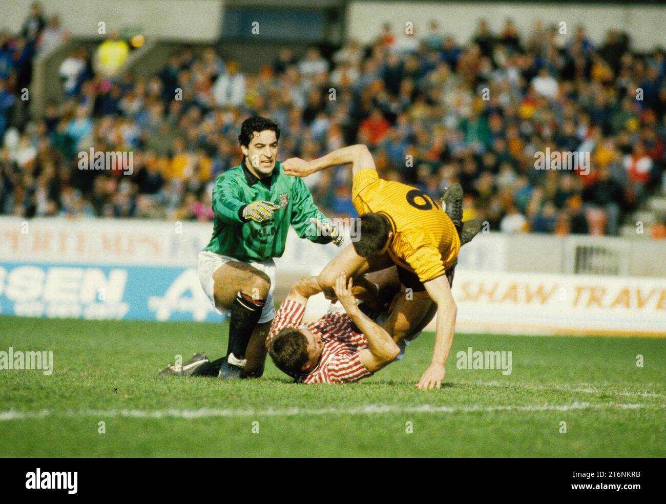Wolverhampton Wanderers v Brentford, 08 April 1989 Steve Bull clashing ...