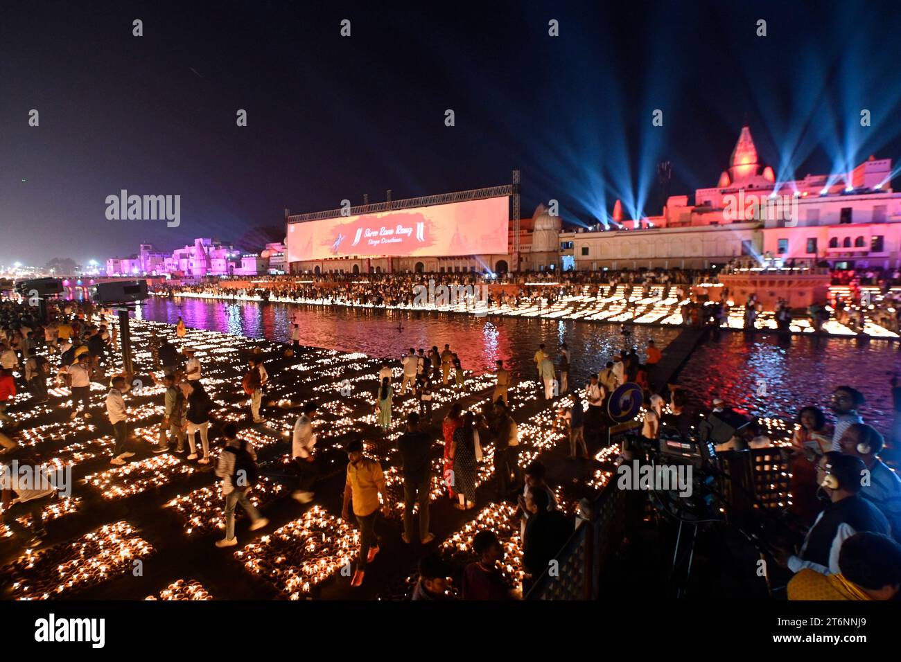 AYODHYA, INDIA – NOVEMBER 11: People lighting earthen lamps at Ram ki ...
