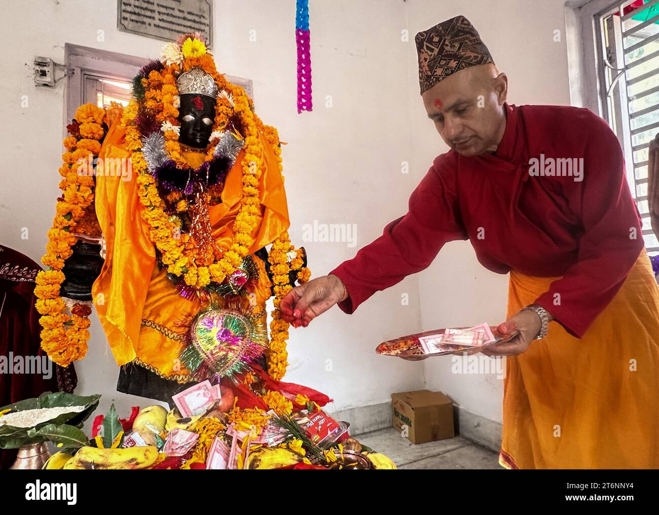 Dhanvantari god of ayurveda hi-res stock photography and images - Alamy