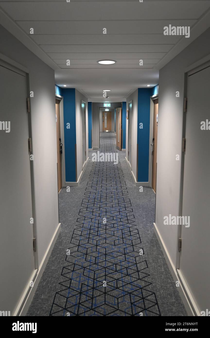 Well lit entrance hi-res stock photography and images - Alamy