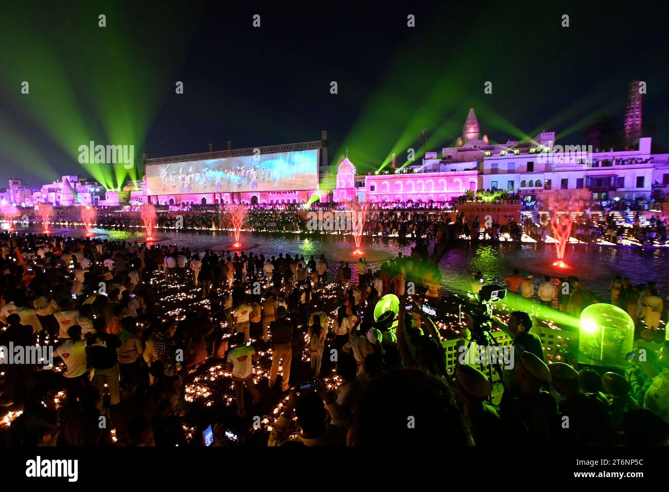 AYODHYA, INDIA – NOVEMBER 11: People lighting earthen lamps at Ram ki ...