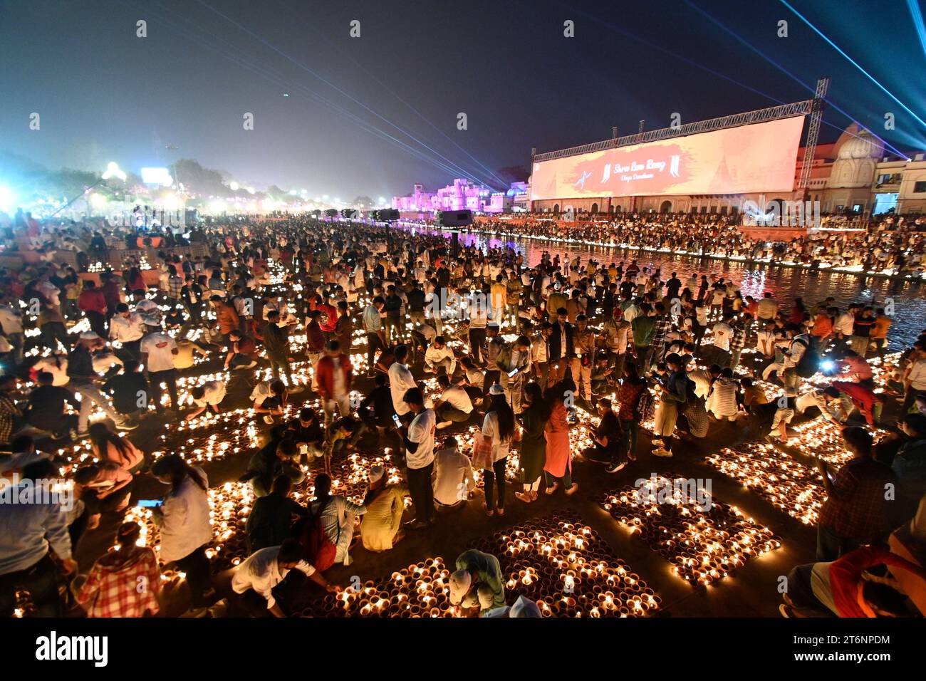 AYODHYA, INDIA – NOVEMBER 11: People lighting earthen lamps at Ram ki ...
