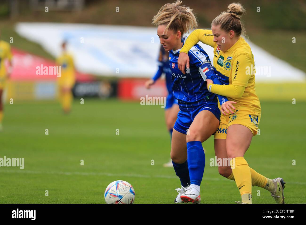 Patricia Pfanner (15 Vienna) and Katharina Messthaler (19 Blau Weiss Linz) battling for the ball ...