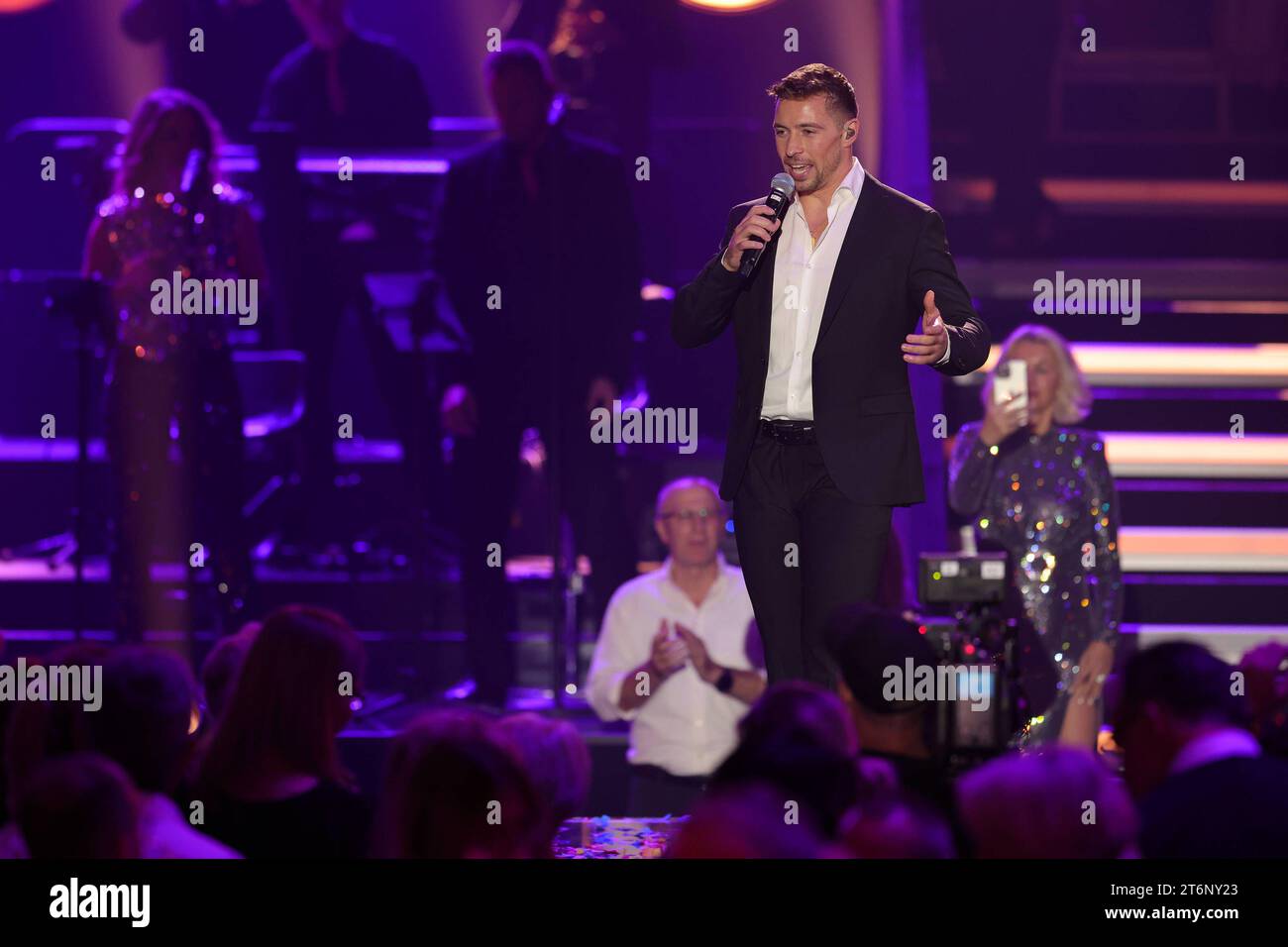 Ramon Roselly - Die grosse Silvester Show 2023 Deutscher Schlagersänger ...