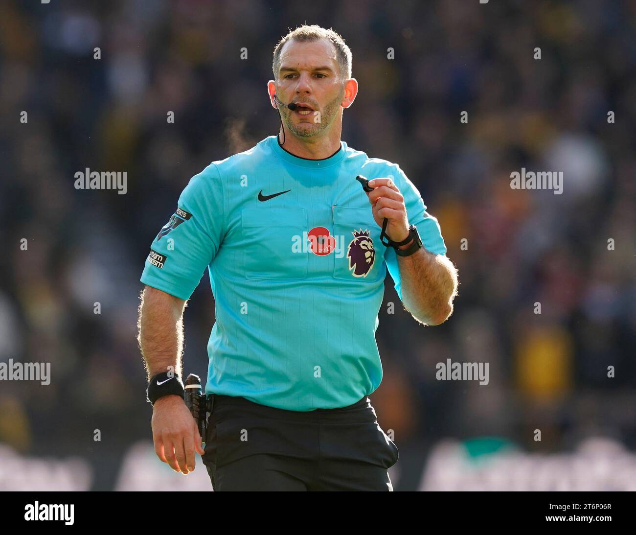 Tim robinson referee hi-res stock photography and images - Alamy