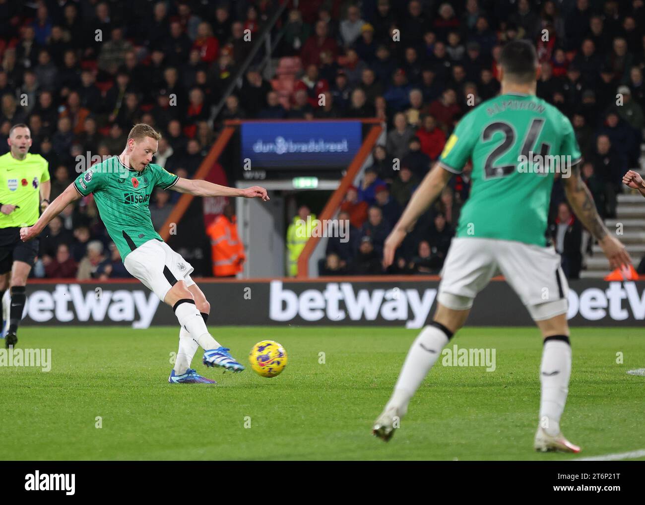 Bournemouth, England, 11th November 2023. Sean Longstaff of Newcastle ...