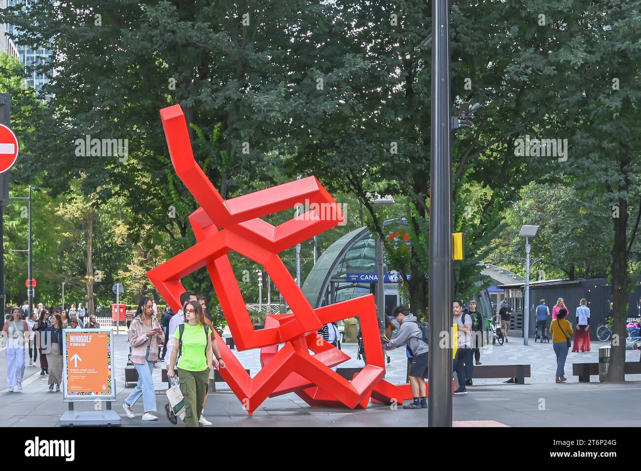 Scribbleform sculpture byJulian Wild in canary wharf Stock Photo - Alamy