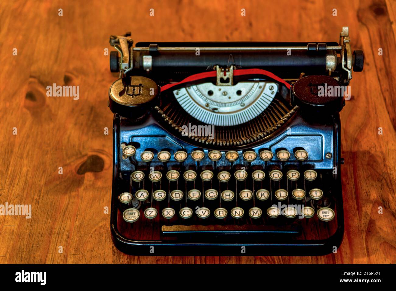 old black typewriter on a vintage wooden desk Stock Photo - Alamy