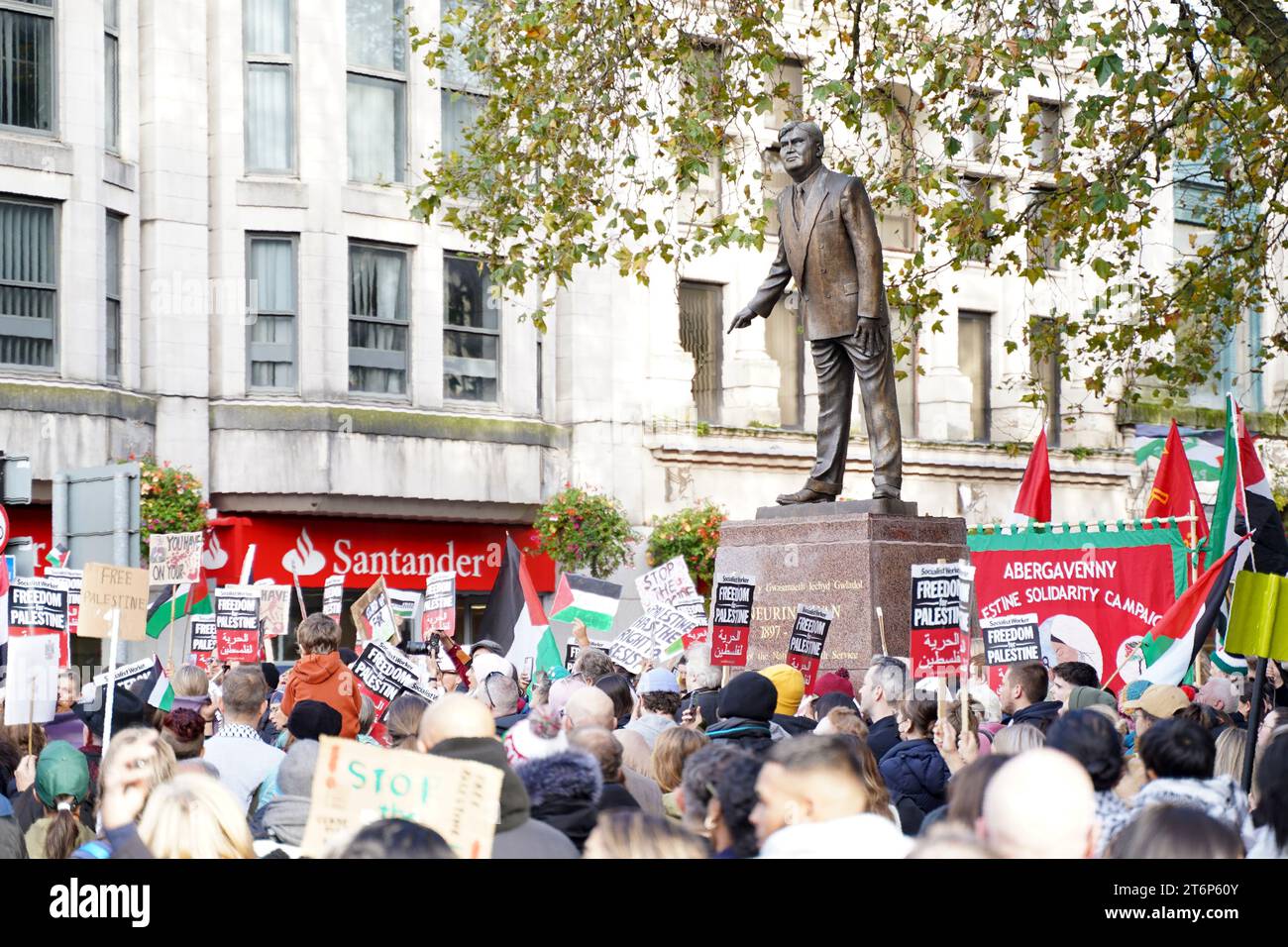 Cardiff, Wales 11th Nov 2023. March for Palestine. Aneurin Bevan statue ...