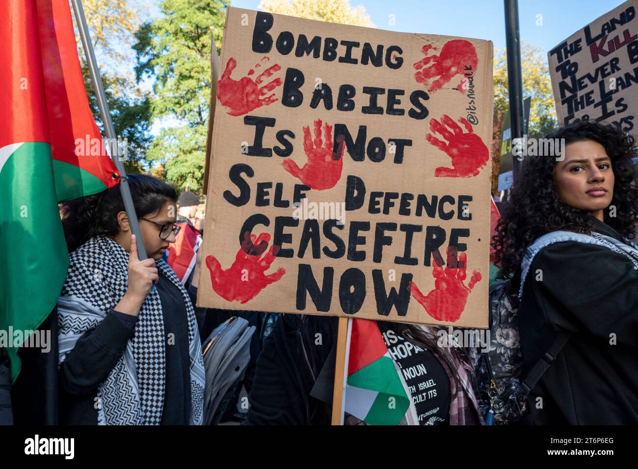 Ceasefire now placard hi-res stock photography and images - Alamy
