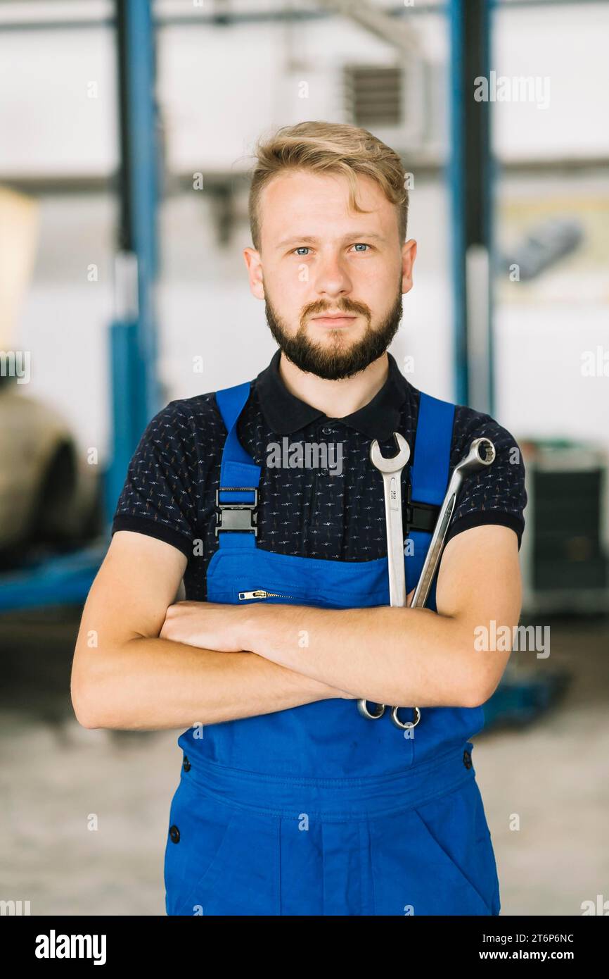 Attractive mechanic working garage hi-res stock photography and images - Alamy