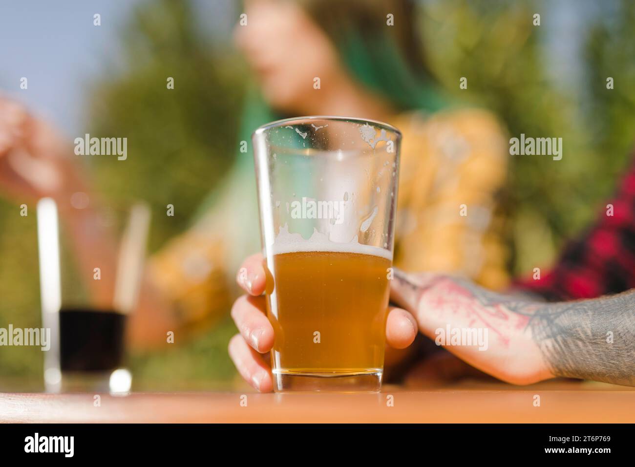 American fast food couple hi-res stock photography and images - Alamy