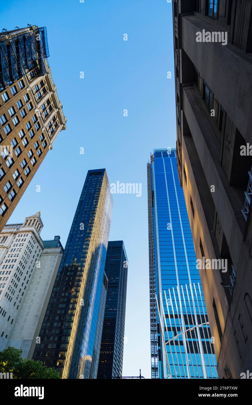 Glassy skyscrapers hi-res stock photography and images - Alamy