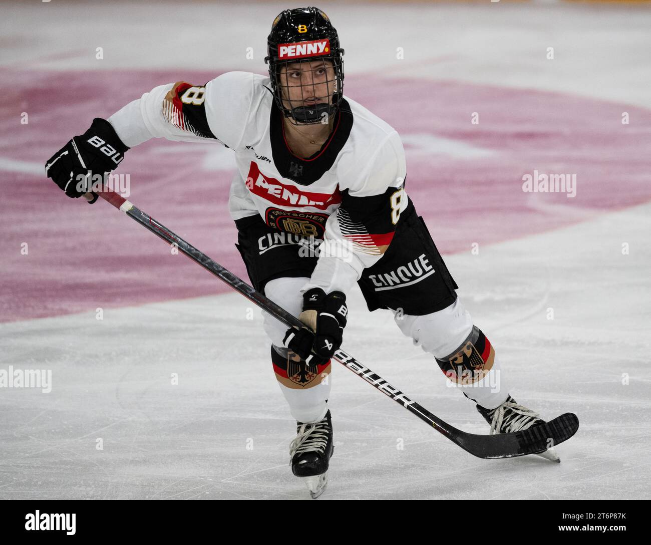 10 November 2023, Bavaria, Landshut: Ice hockey, women: Nations ...