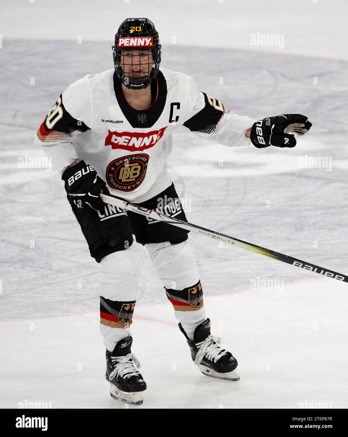 10 November 2023, Bavaria, Landshut: Ice hockey, women: Nations ...