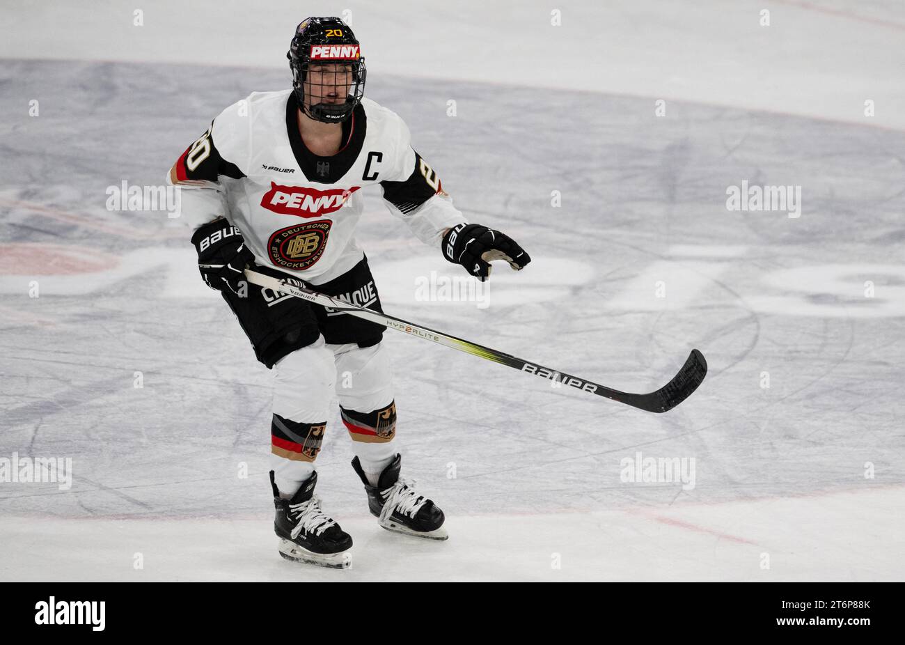 10 November 2023, Bavaria, Landshut: Ice hockey, women: Nations ...