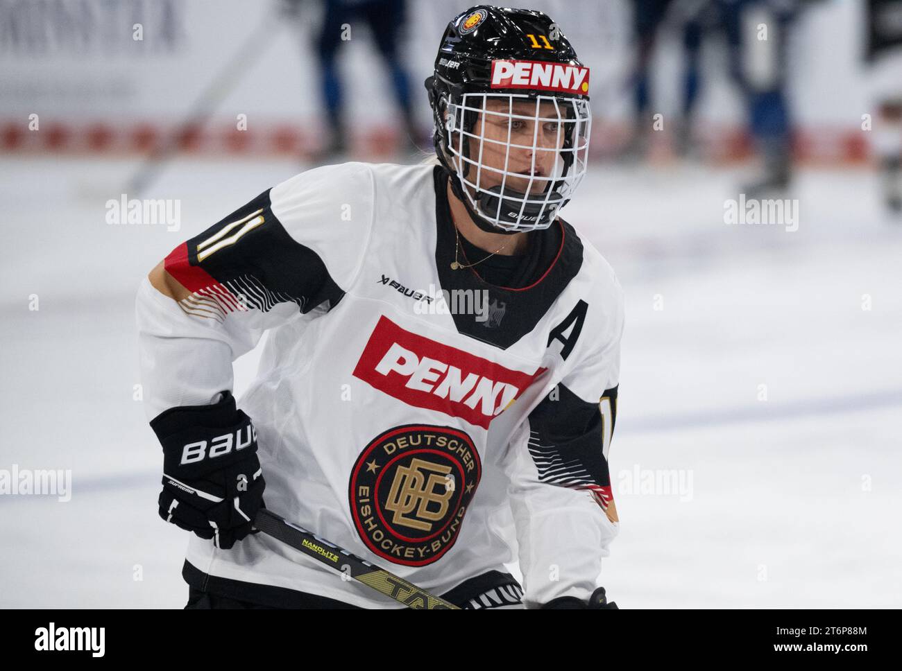 10 November 2023, Bavaria, Landshut: Ice hockey, women: Nations ...
