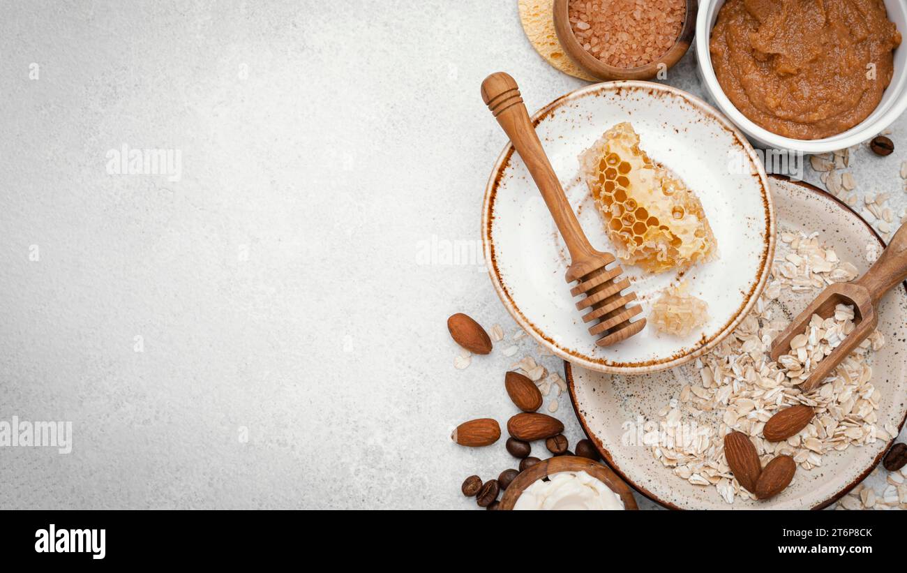 Homemade remedy with honeycomb Stock Photo - Alamy