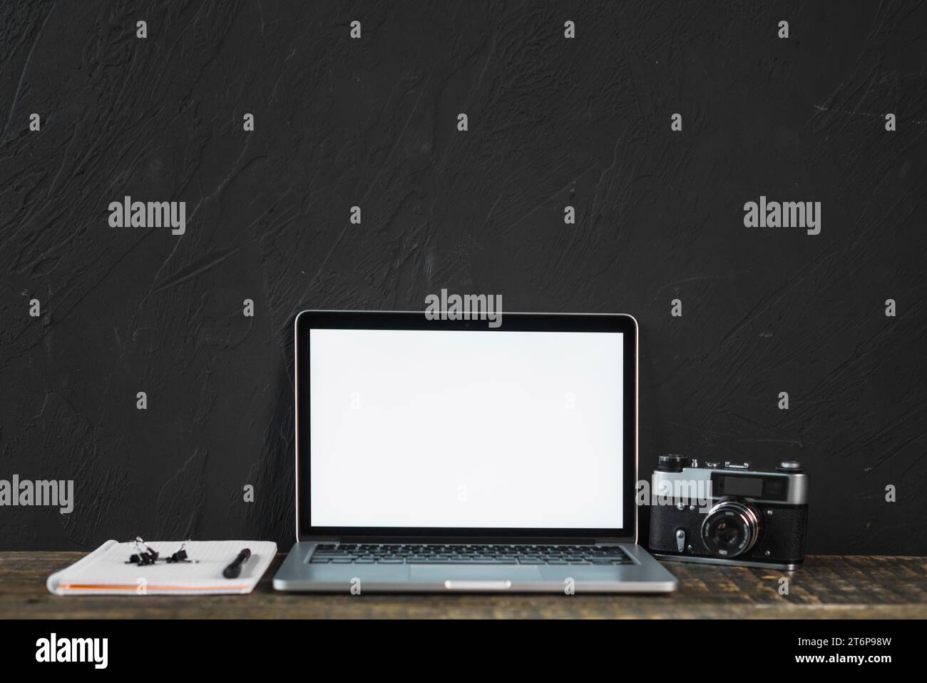 Retro computer screen hi-res stock photography and images - Alamy