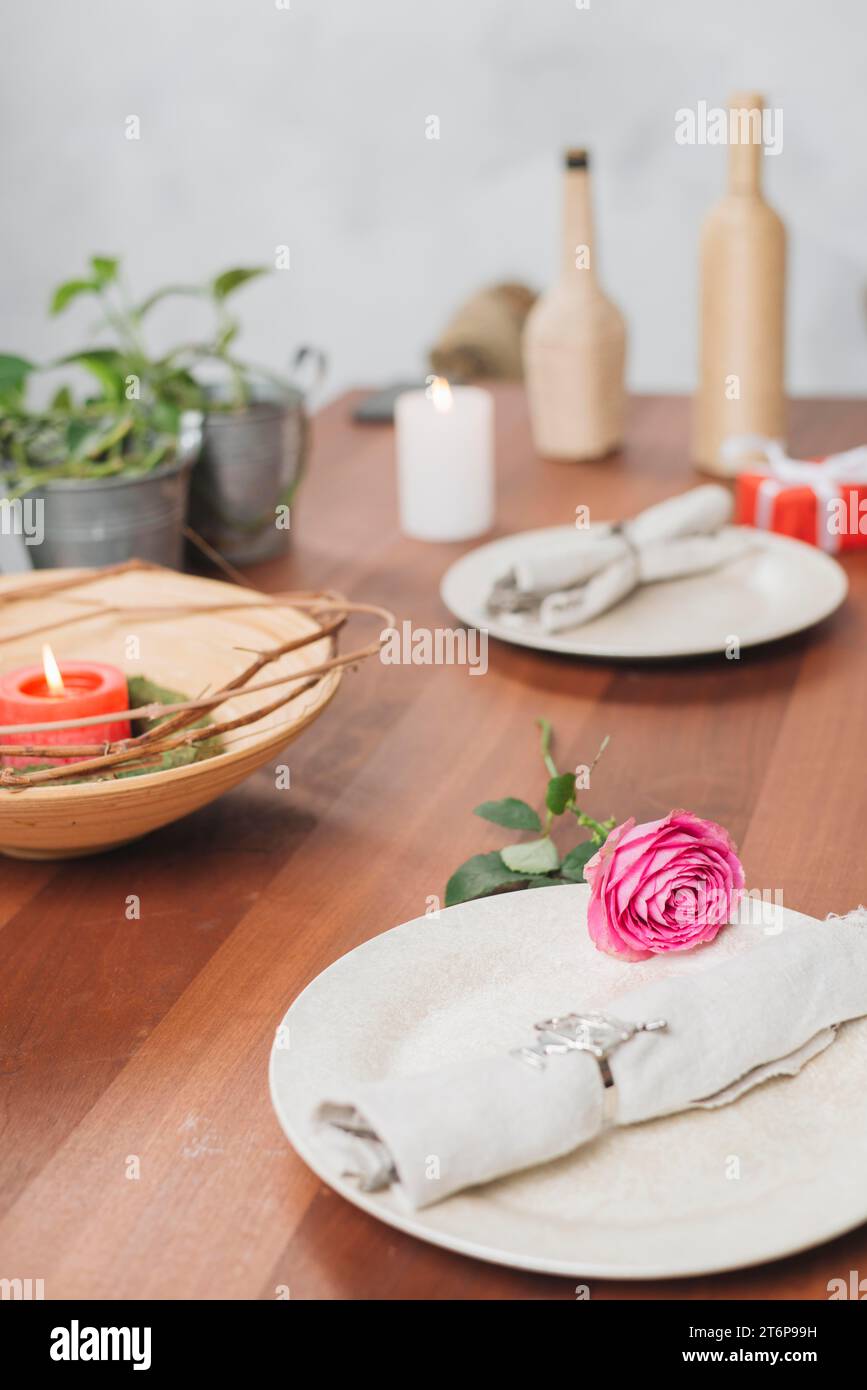 Romantic arrangement dinner with rose Stock Photo - Alamy