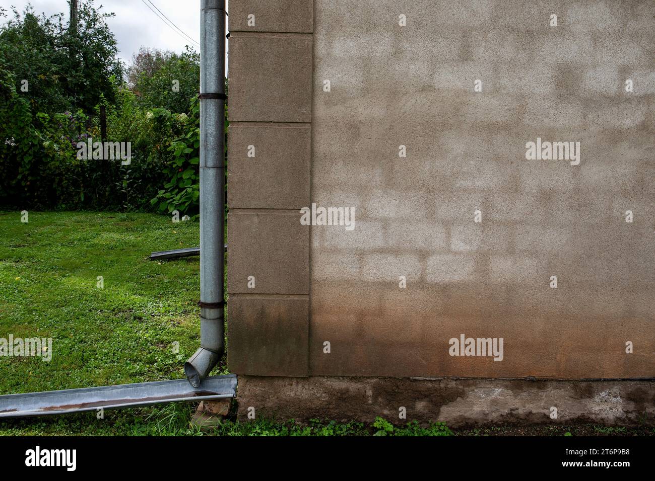 Wet building facade. Rain, wind and weather conditions Stock Photo - Alamy