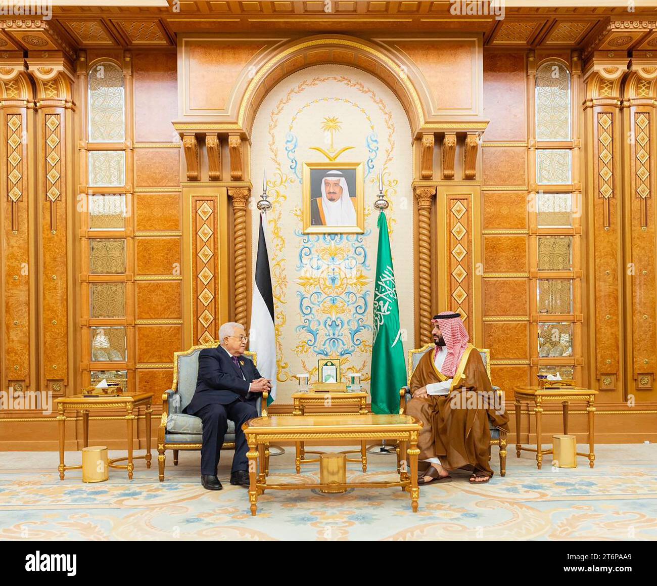 Saudi Crown Prince Mohammed bin Salman (R) meets with Palestinian ...