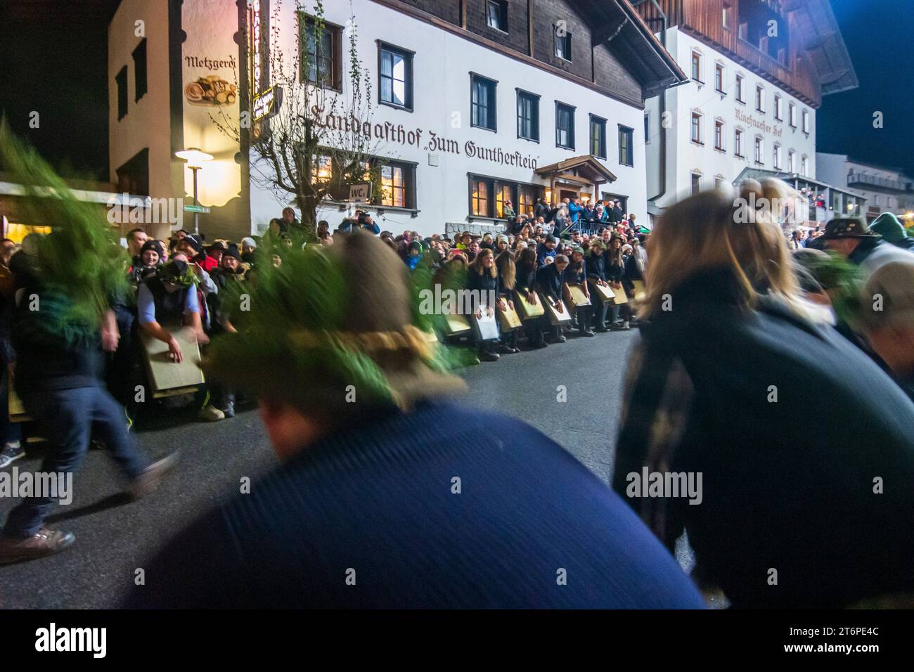 Rinchnach: regional customs Grosses Wolfauslassen (Big wolf release), “Wolves” ring oversized ...