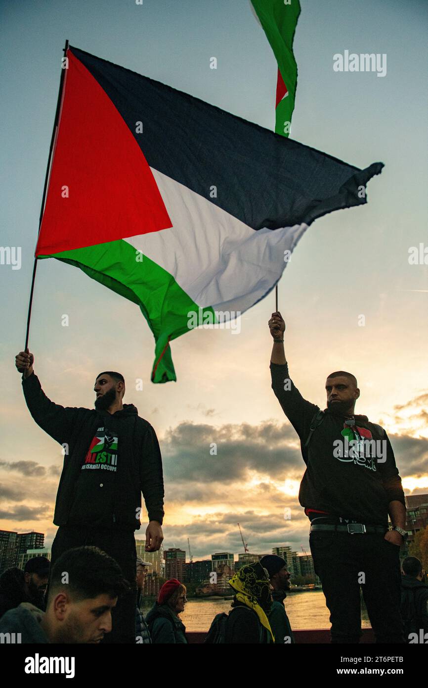 London, UK. 11 November, 2023. Palestinian flags waved on Vauxhall ...