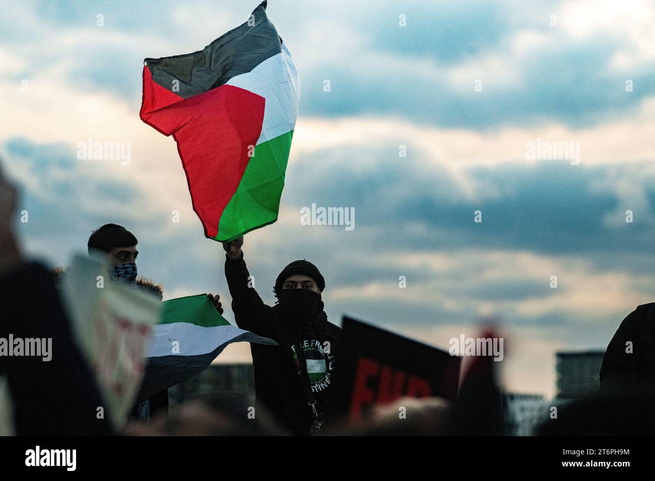 London, UK. 11 November, 2023. Palestinian flags waved on Vauxhall ...
