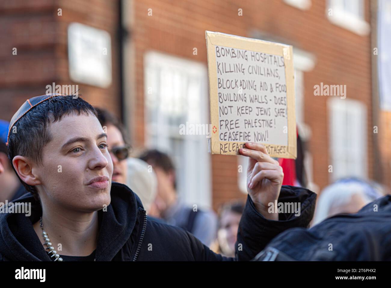 11th November 2023. London, UK.Jews march peacefully from Hyde Parkto ...