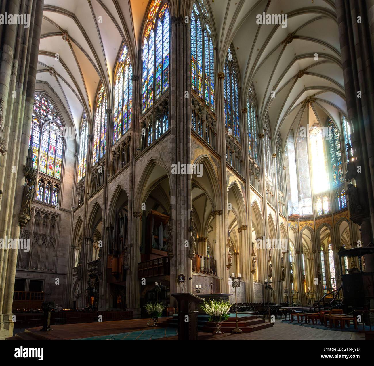 Multiple altars hi-res stock photography and images - Alamy