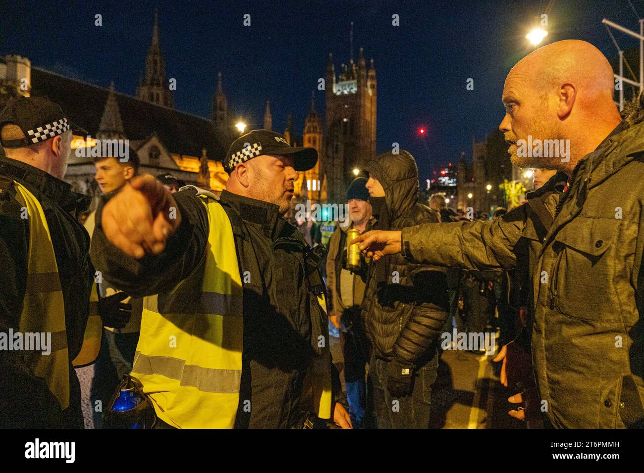 Fighting between EDL/Far Right continued into the Night with a Fight ...