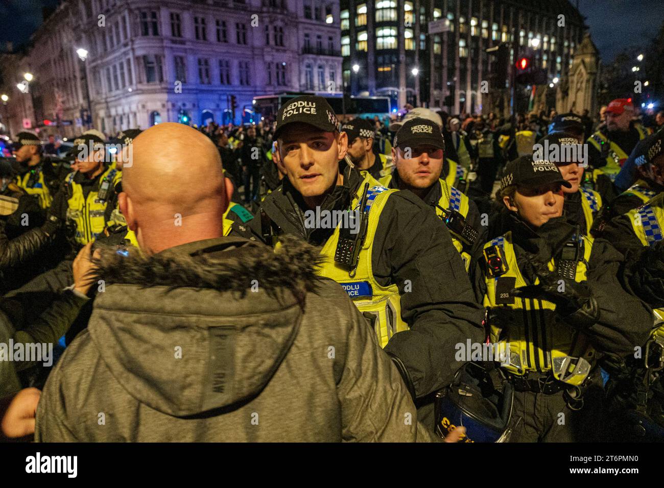 Fighting between EDL/Far Right continued into the Night with a Fight ...