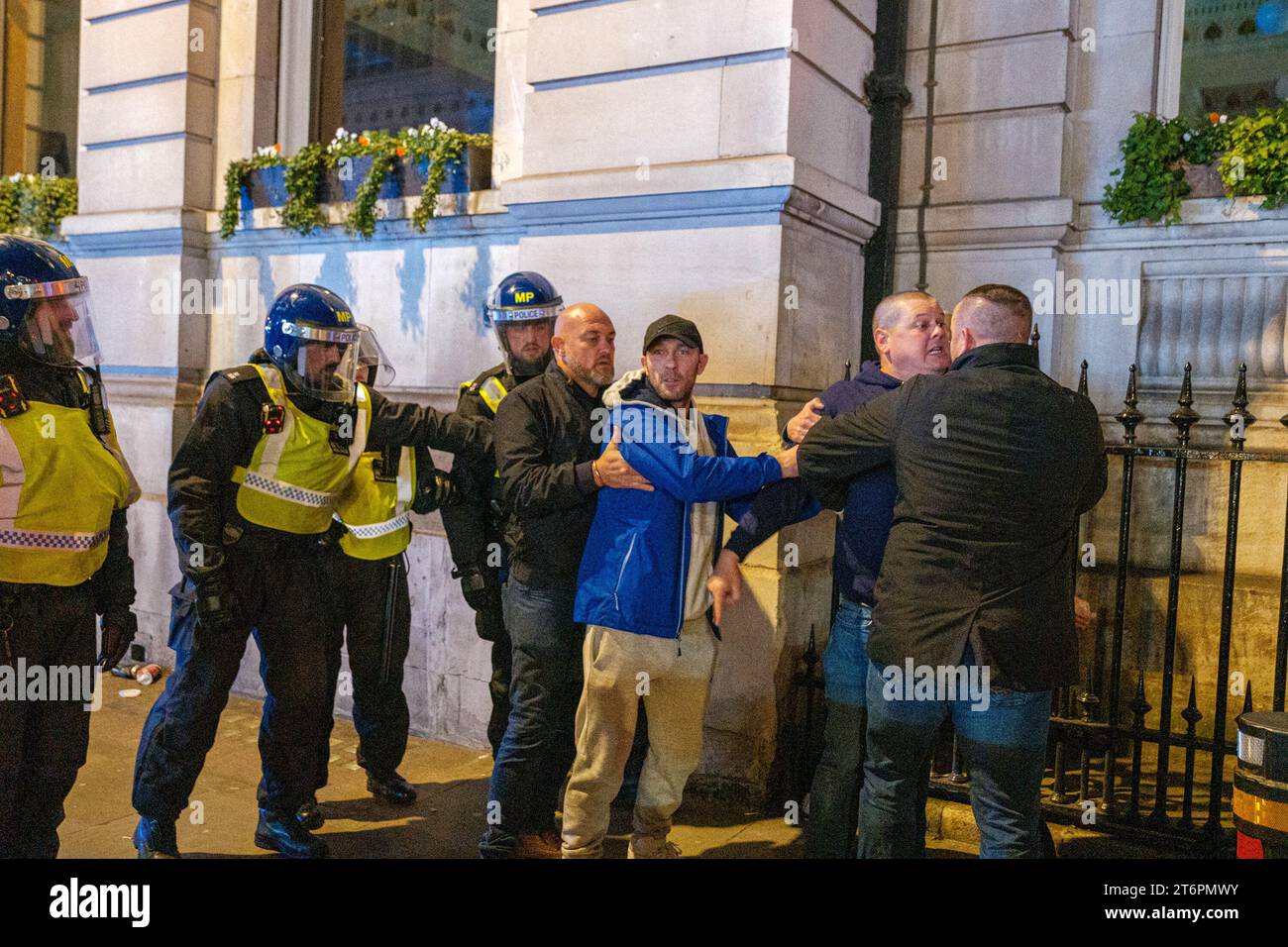Fighting between EDL/Far Right continued into the Night with a Fight ...