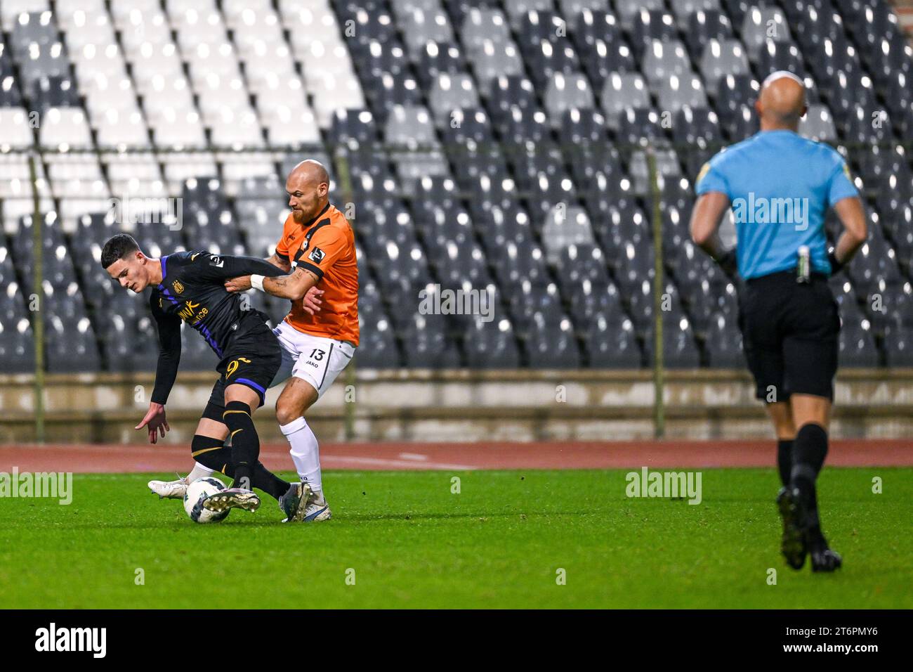 Robbie Ure (69) of RSC Anderlecht and Denis Prychynenko (13) of KMSK ...