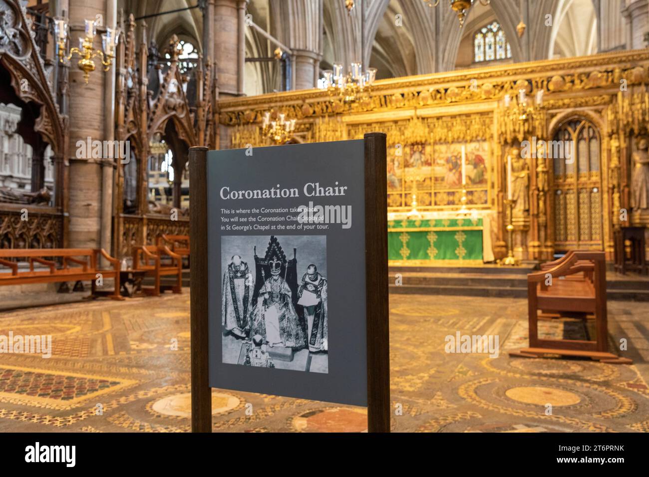 Queen Elizabeth 11 coronation chair and sign in Westminster Abbey ...