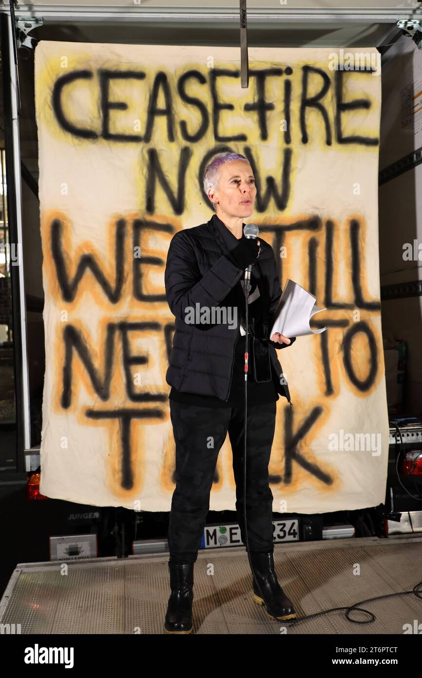 Candice Breitz bei We still need to talk. Ceasefire NOW, Kundgebung, Unter den Linden, Berlin ...