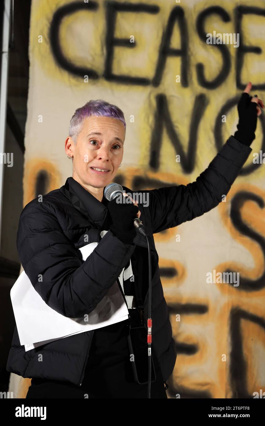 Candice Breitz bei We still need to talk. Ceasefire NOW, Kundgebung, Unter den Linden, Berlin ...